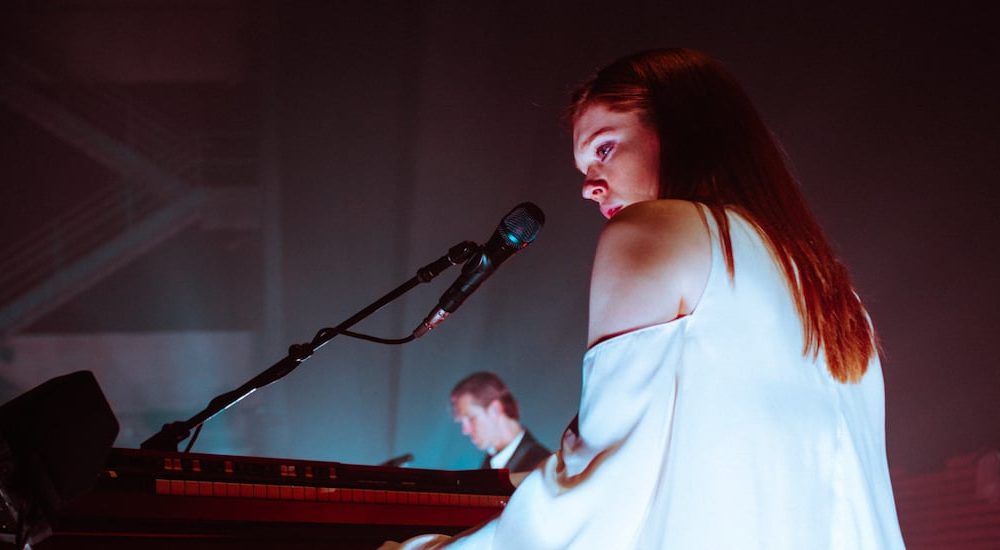 Hazel Mills - Performance, Songwriting, Vocals, Keys and Music Theory ...