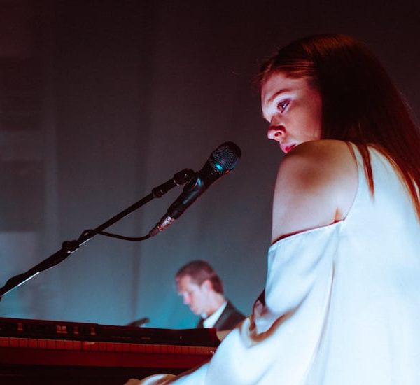 Hazel Mills - Performance, Songwriting, Vocals, Keys and Music Theory ...