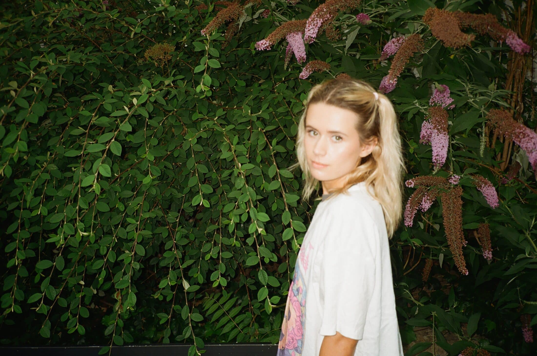 Bimm London Graduate Hana Lili Supports Coldplay