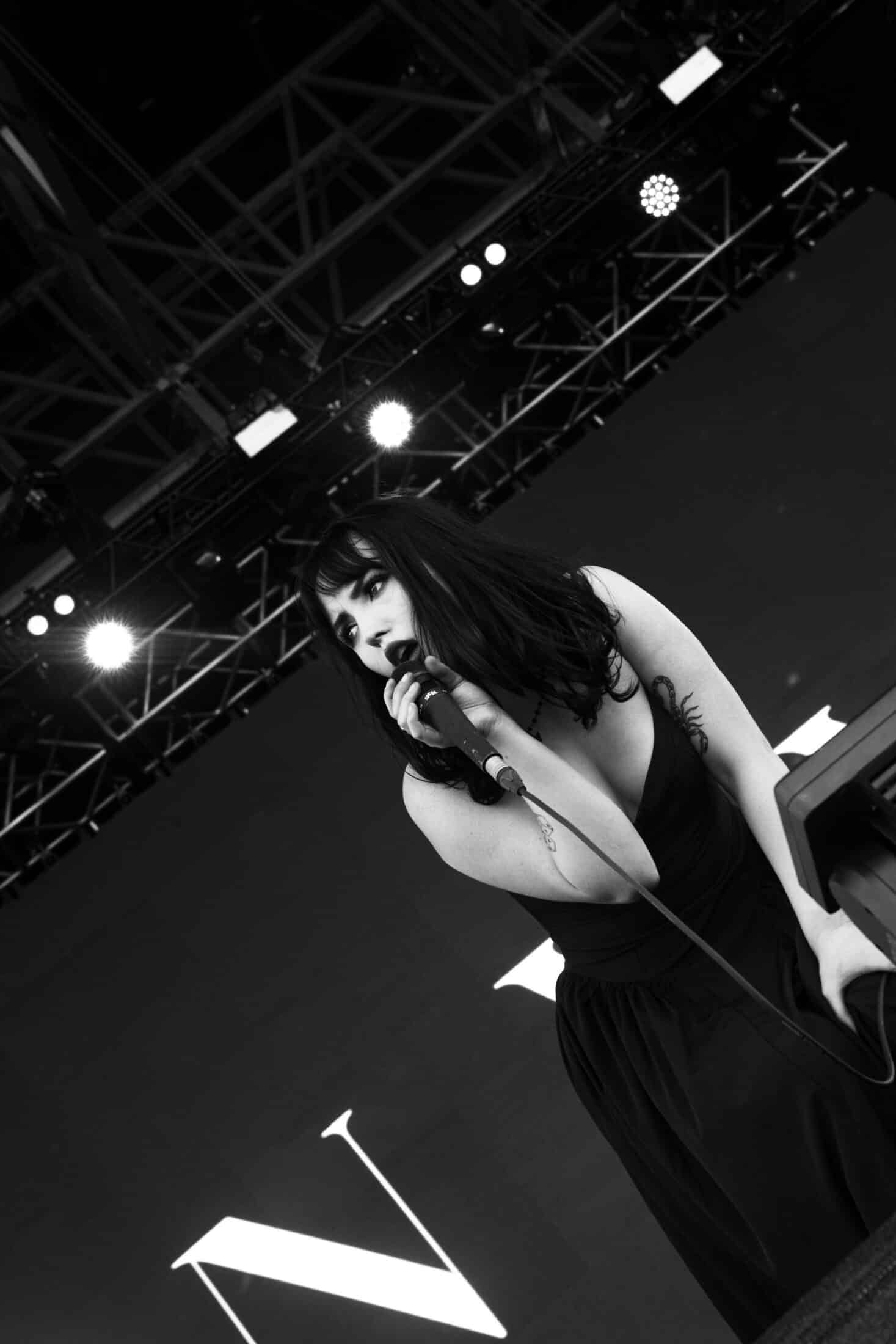Megan Wyn Opens for Alanis Morissette at Cardiff’s Blackweir Fields ...